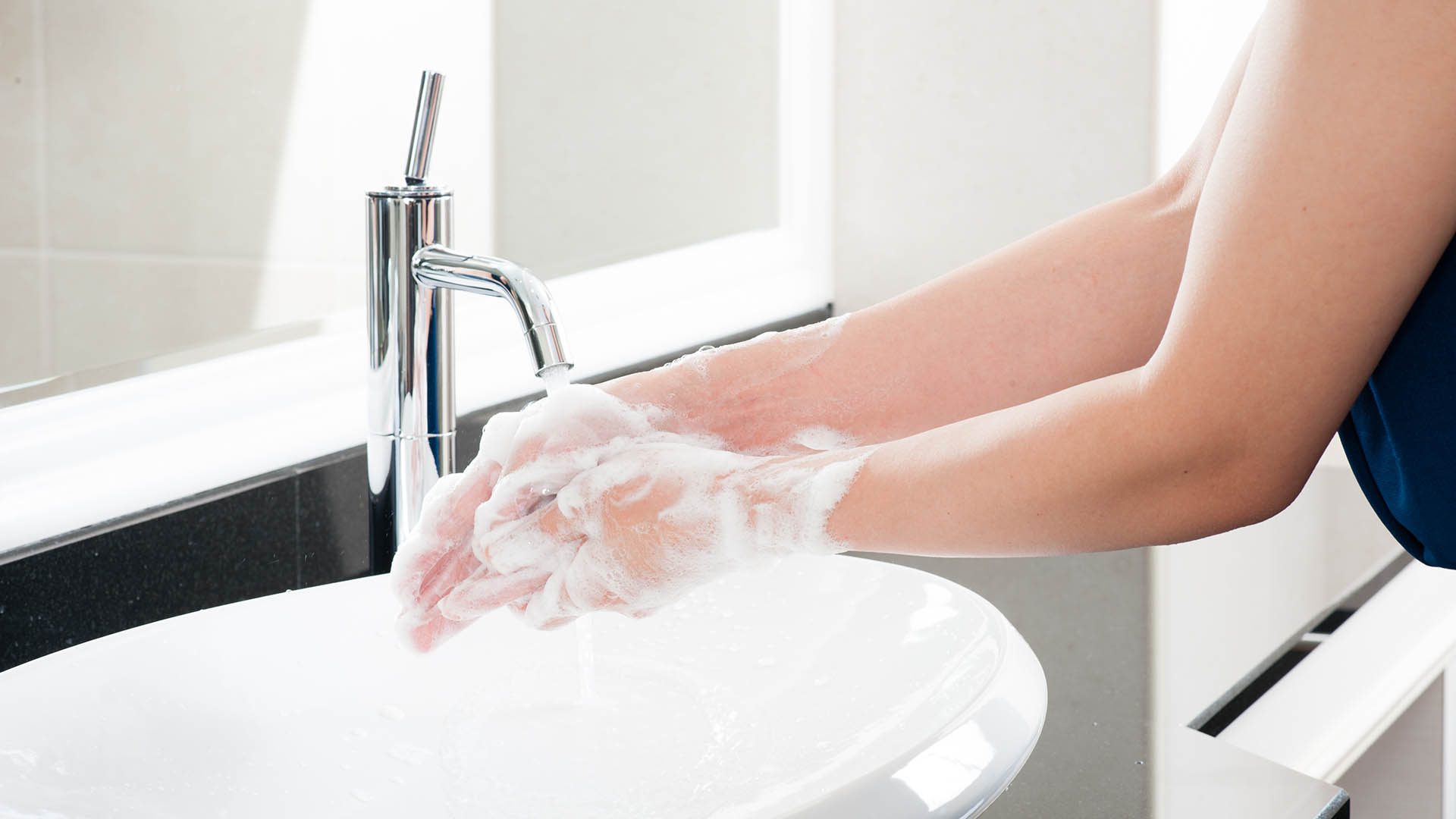 ¿Cuándo es imprescindible la higiene de manos? | Papelmatic